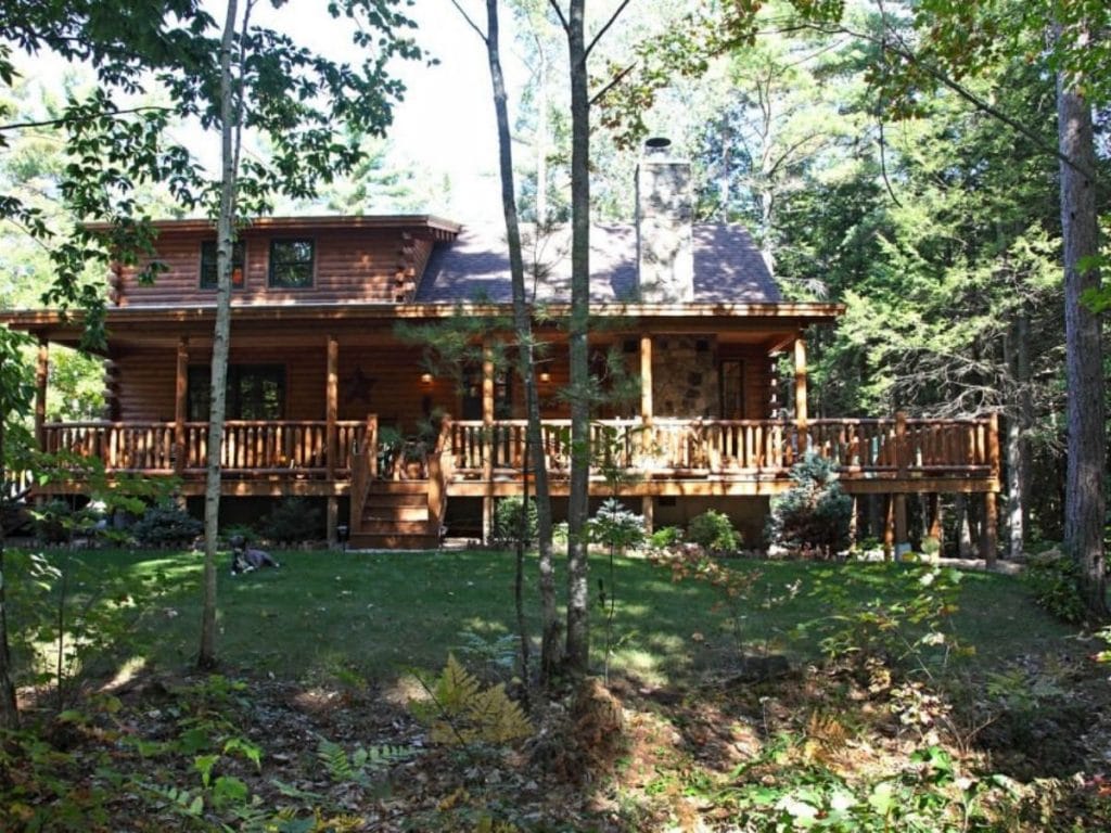 The Senator Cedar Log Cabin is the Epitome of Classic Style