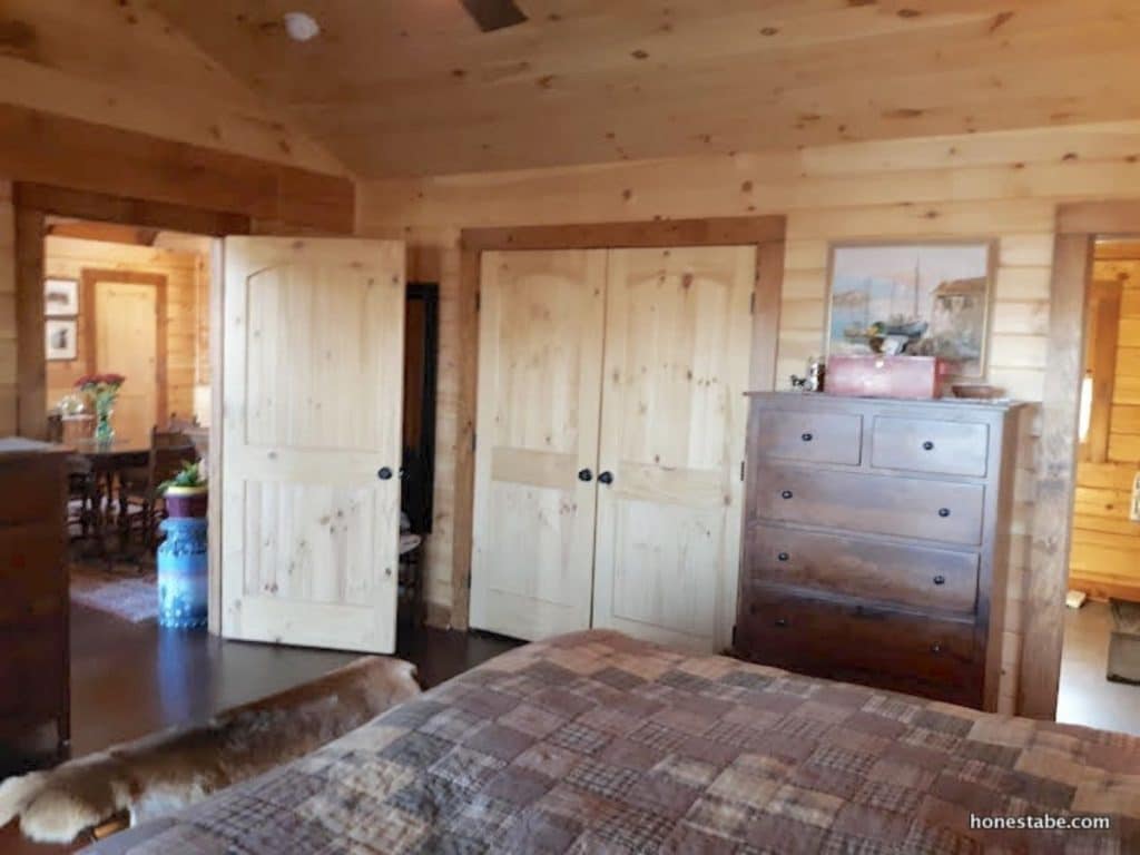 Howlett Home Is a Stunning Lakeside Log Cabin - Log Cabin Connection