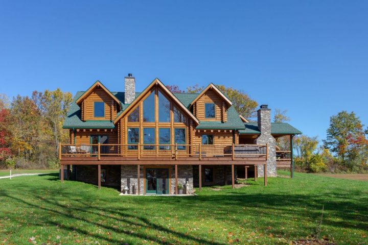 8' Swedish Cope Logs Make the Avonmore a Stunning Log Home