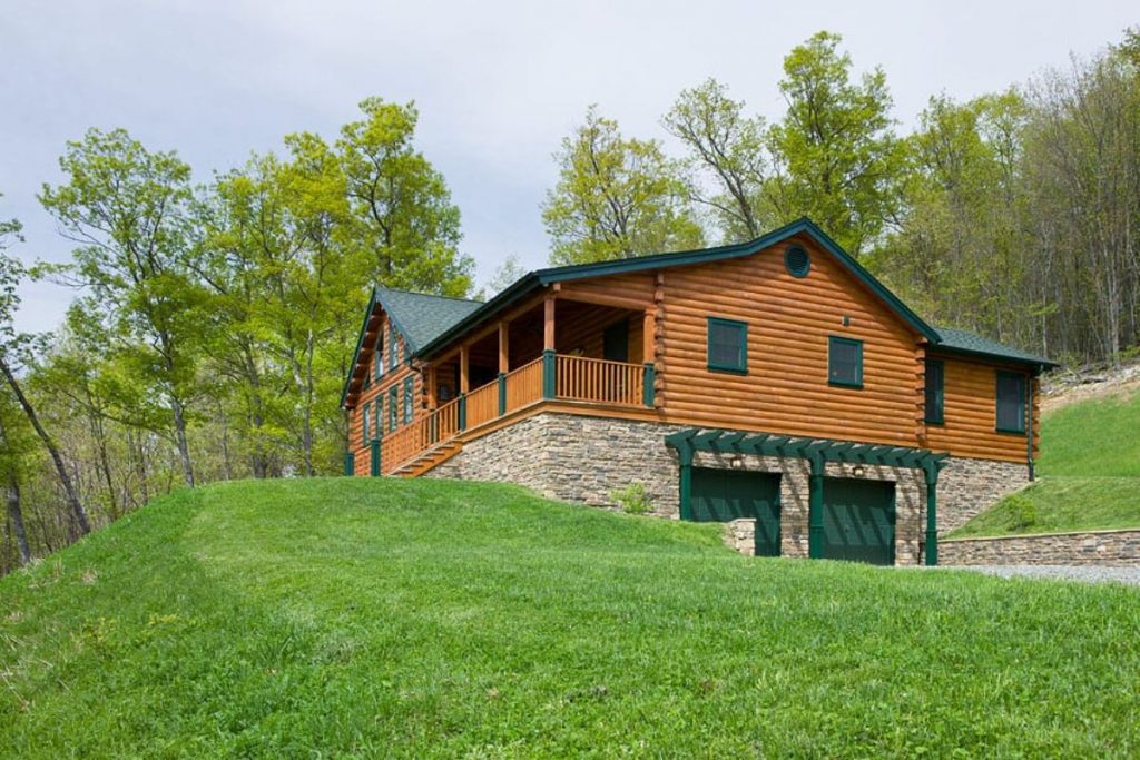 The Deerfield Log Cabin is a Sprawling Modern Take on a Classic Style