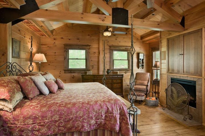 The Deerfield Log Cabin is a Sprawling Modern Take on a Classic Style