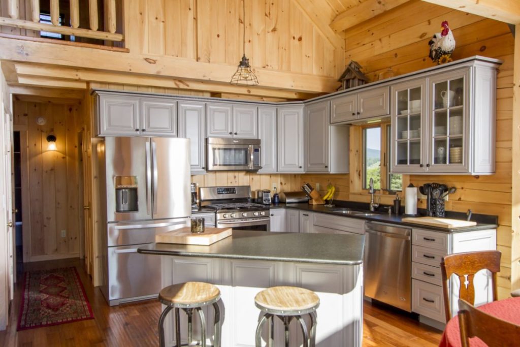The Charming Alpine is a Chalet Style Log Cabin Retreat