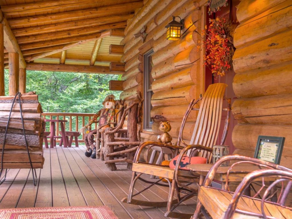 The Cascade Log Cabin Is Filled With Country Chic Charm