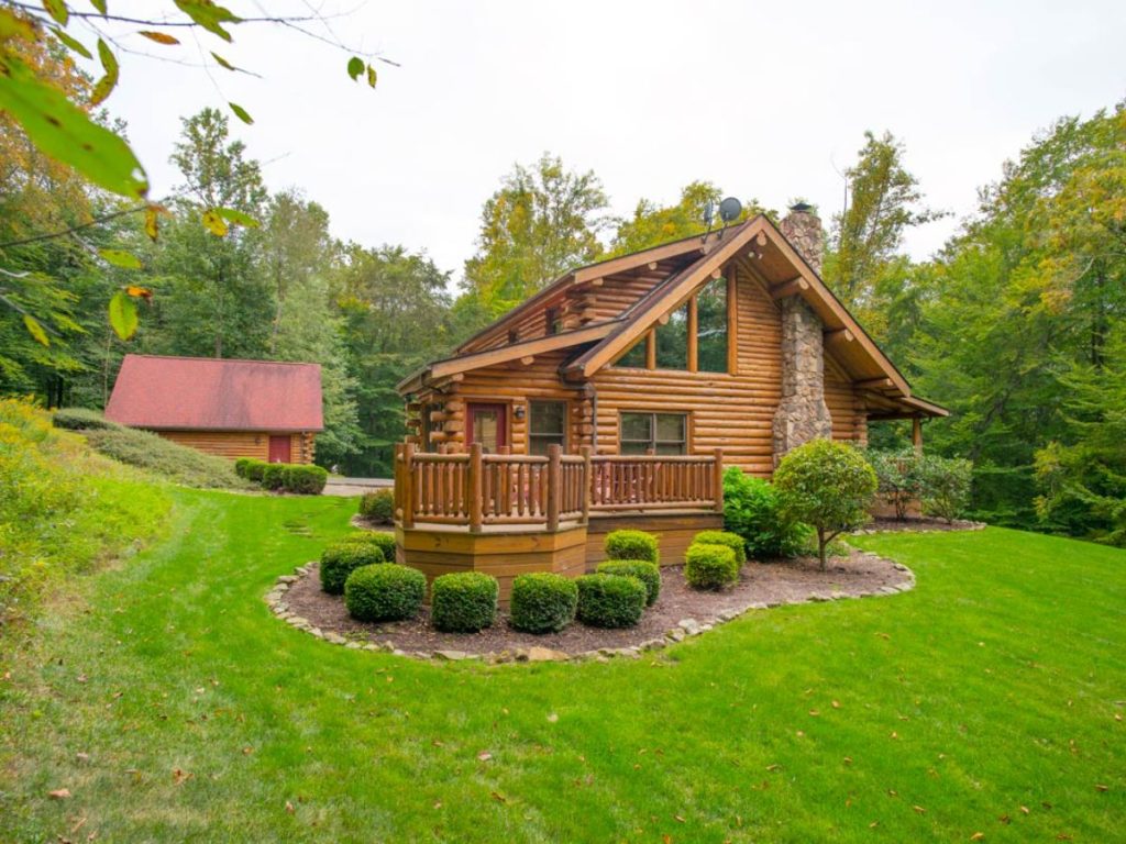 The Cascade Log Cabin Is Filled With Country Chic Charm