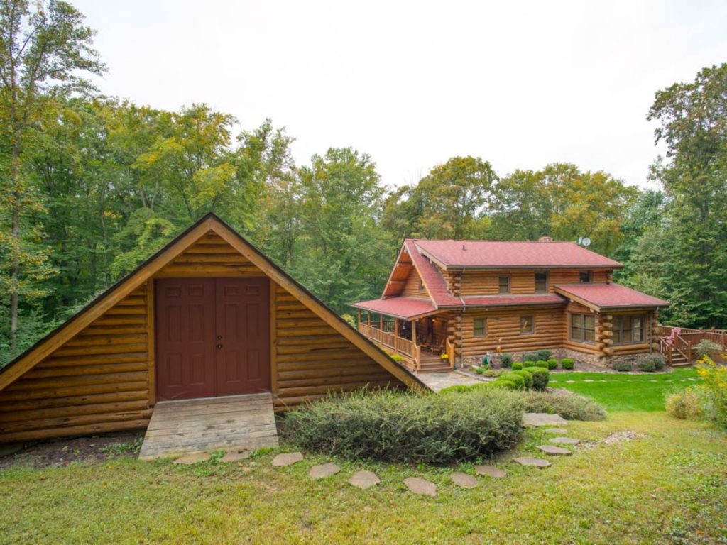 The Cascade Log Cabin Is Filled With Country Chic Charm