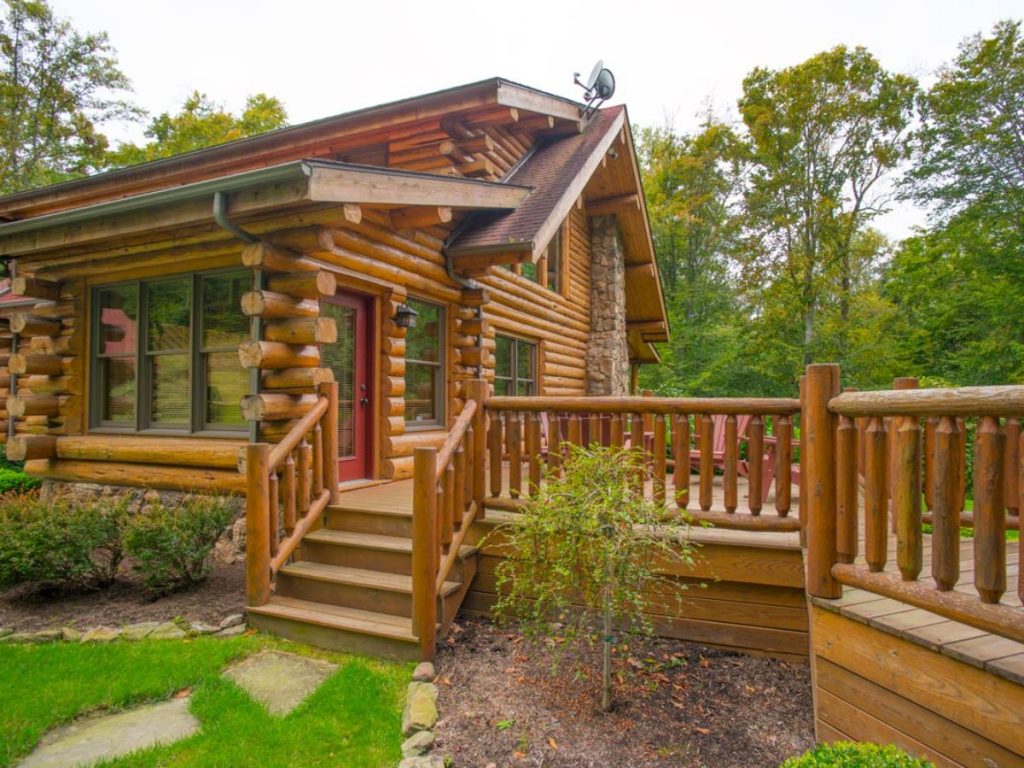 The Cascade Log Cabin Is Filled With Country Chic Charm