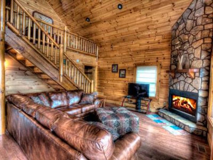 The Moonlight Ridge is a Stunning Modern Cabin Retreat