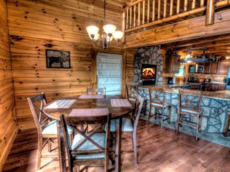 The Moonlight Ridge is a Stunning Modern Cabin Retreat