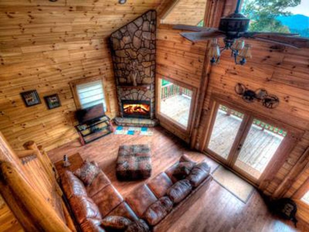 The Moonlight Ridge is a Stunning Modern Cabin Retreat
