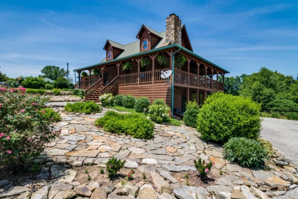 Red Boiling Springs Log Cabin Has a Gorgeous Loft Bedroom