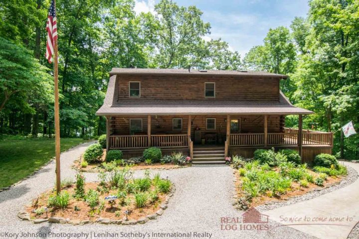 3 Bedroom Kentucky Retreat Log Cabin Has Unique Sunken Living Room ...