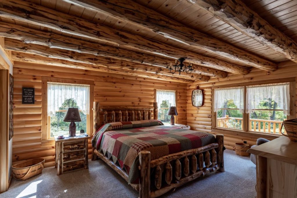 The Ice Angel Cabin is a Classic Lakeside Retreat - Log Cabin Connection