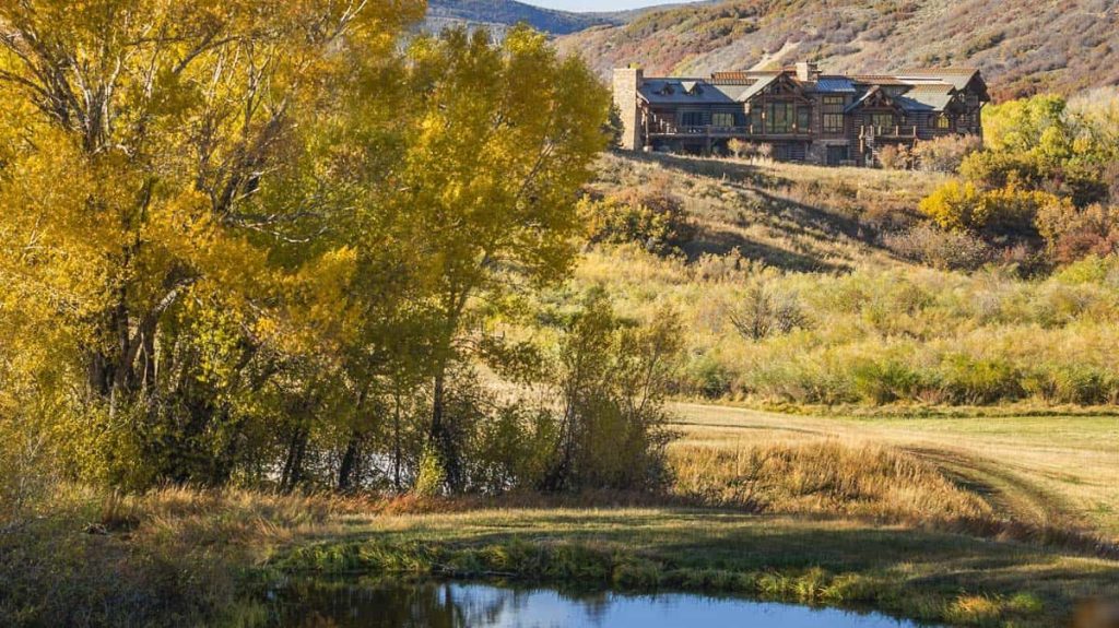 Beaver Valley Ranch Has Beauty and Comfort in Rustic Style