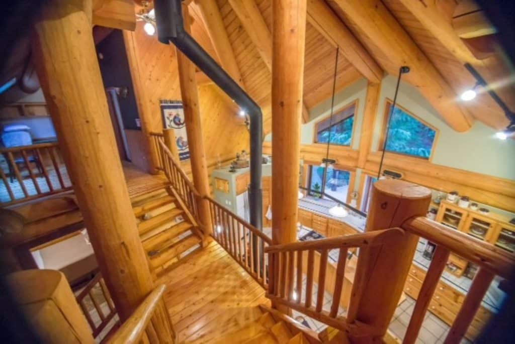 Full Scribe Log Cabin Looks Like It's From a Fairytale World